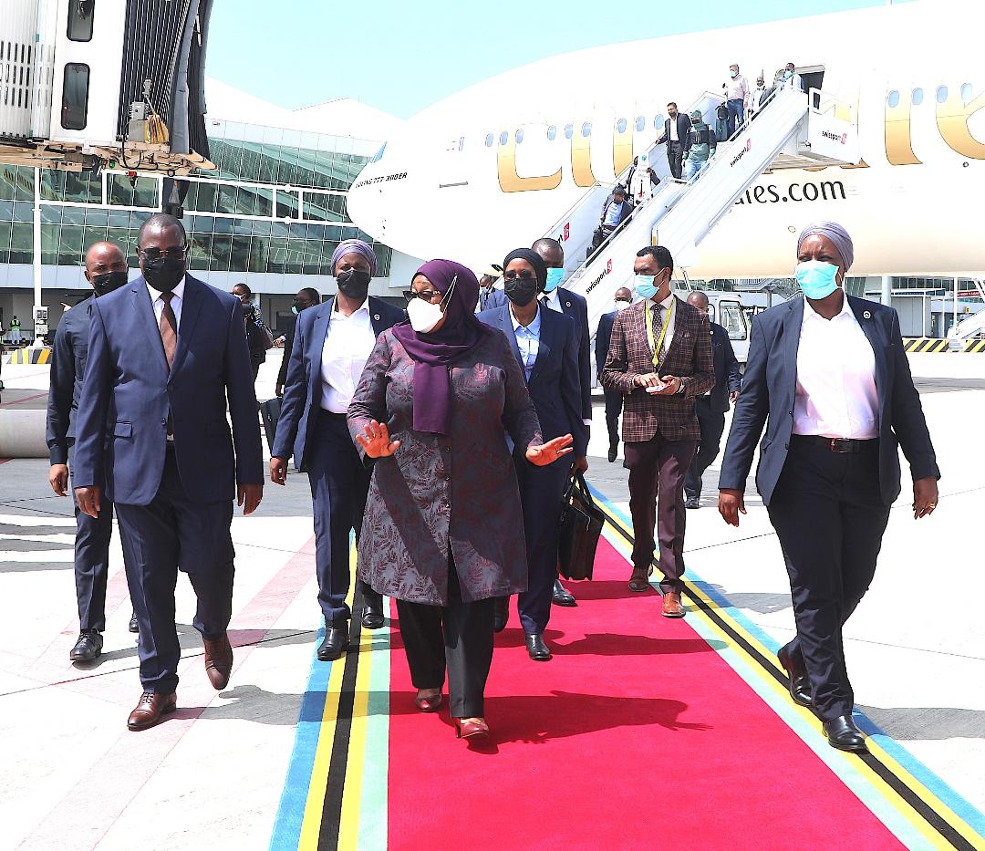 MAELEZO | Rais Mhe. Samia Awasili Nchini Mara Baada ya Kuhitimisha ... MAELEZO | Rais Mhe. Samia Awasili Nchini Mara Baada ya Kuhitimisha ...